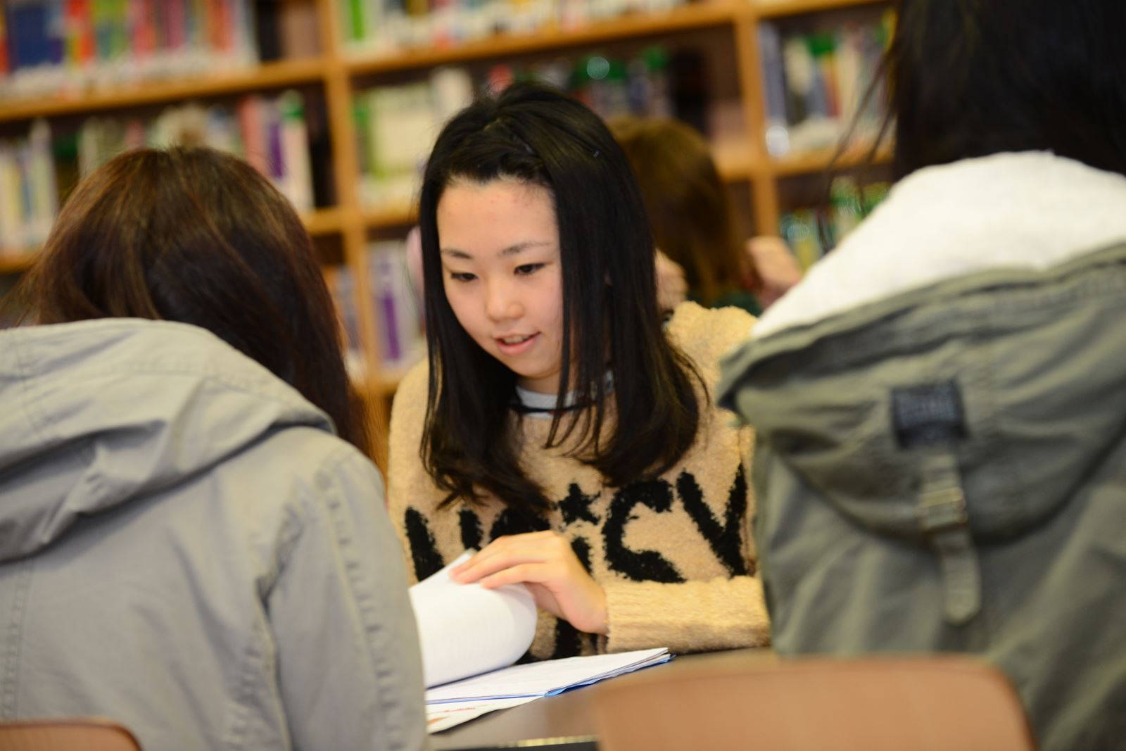 Students in the Library - ISF International School Frankfurt Rhein-Main