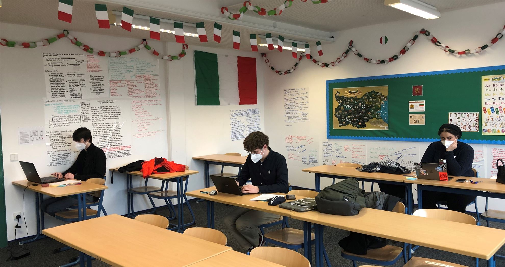 Senior Debate Team wins Second Round of DSG Competition - ISF ...